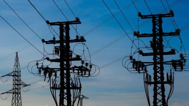 ¿Cómo dimensionar una instalación para un UPS? | Industronic