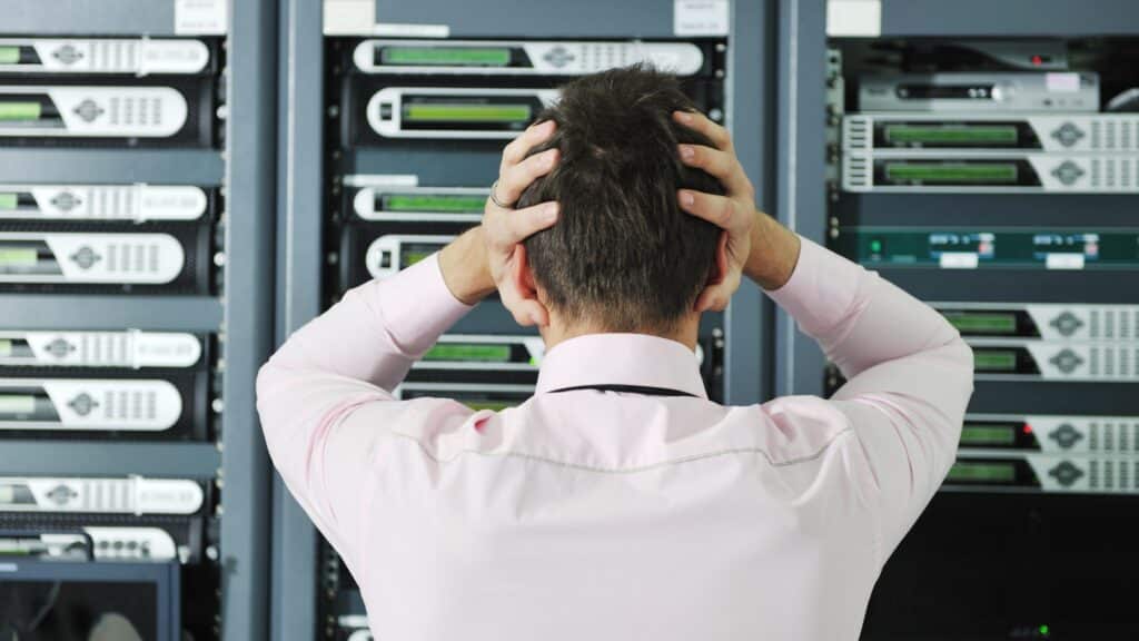 ¿Qué hacer ante una falla de un UPS? | Grupo Industronic